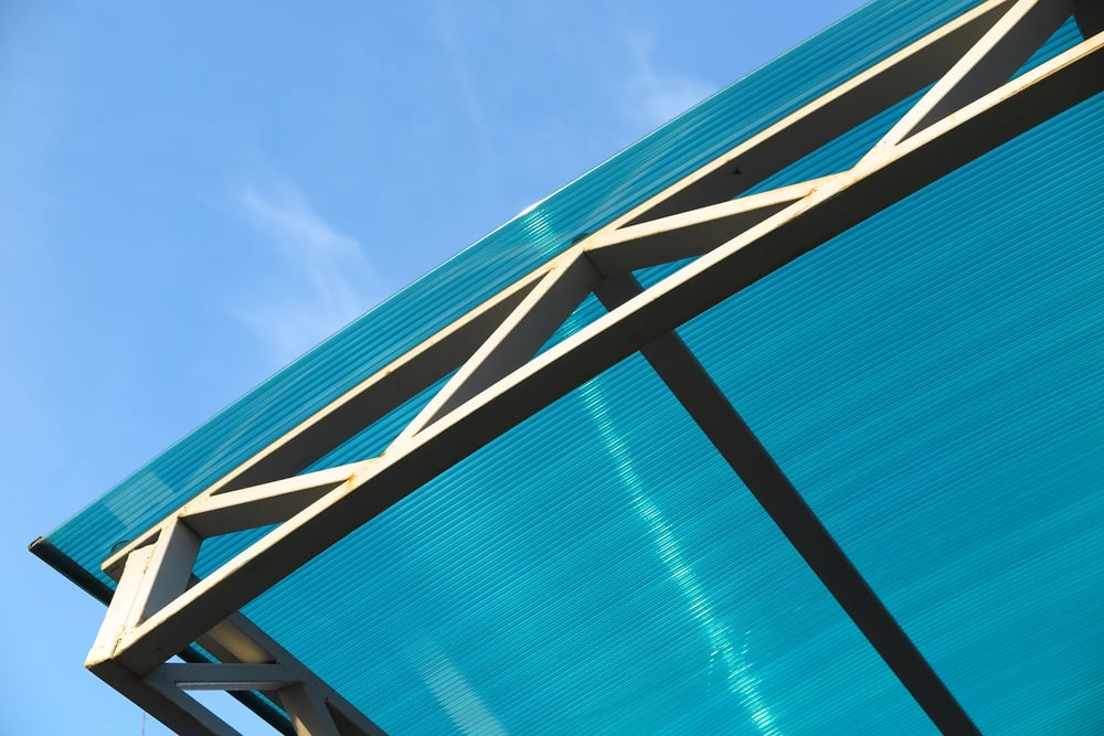 Policarbonato: Cos’è e che caratteristiche ha | PolyPiù